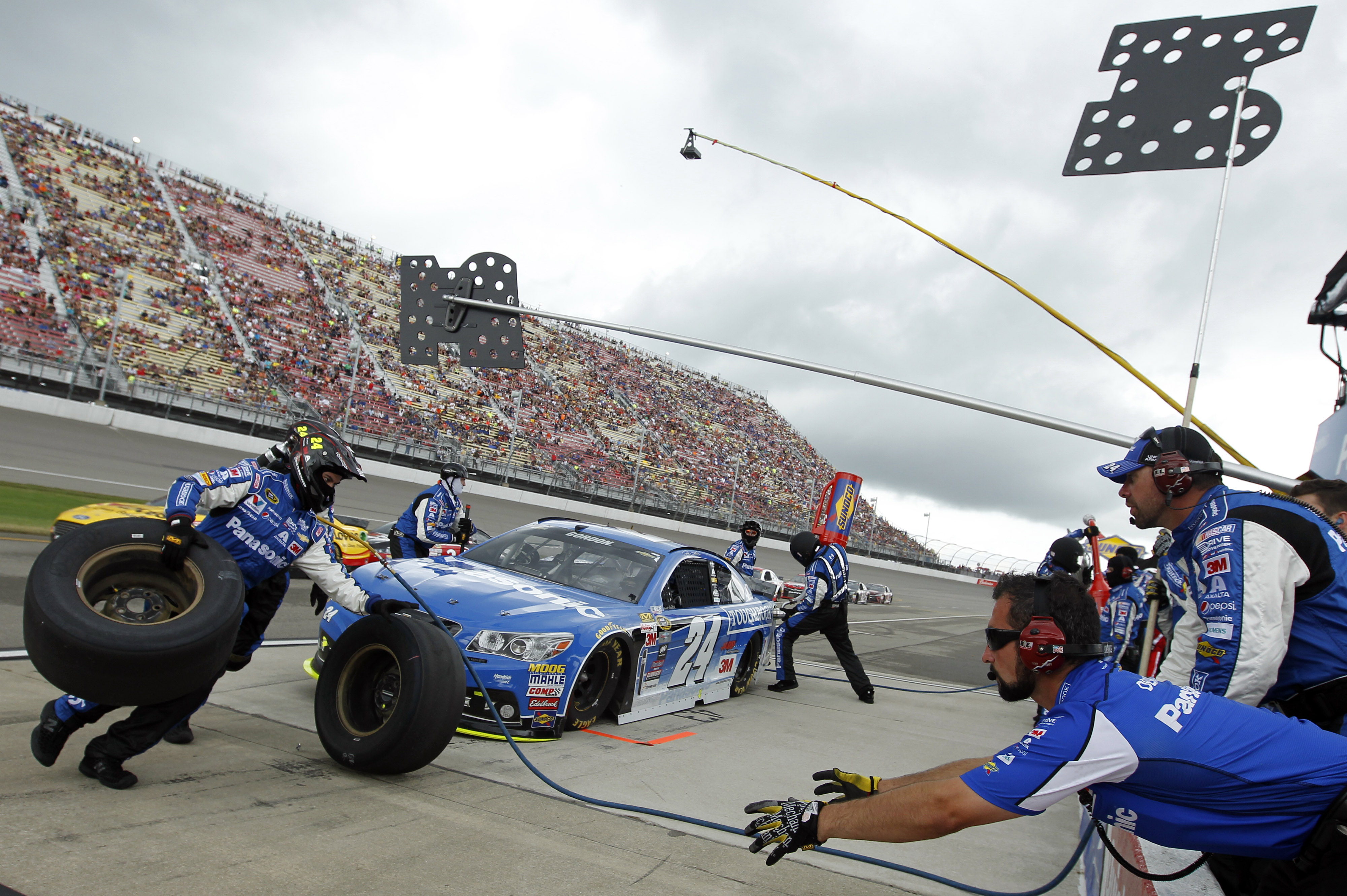 Shots of the Race: Gordon at Michigan | Hendrick Motorsports