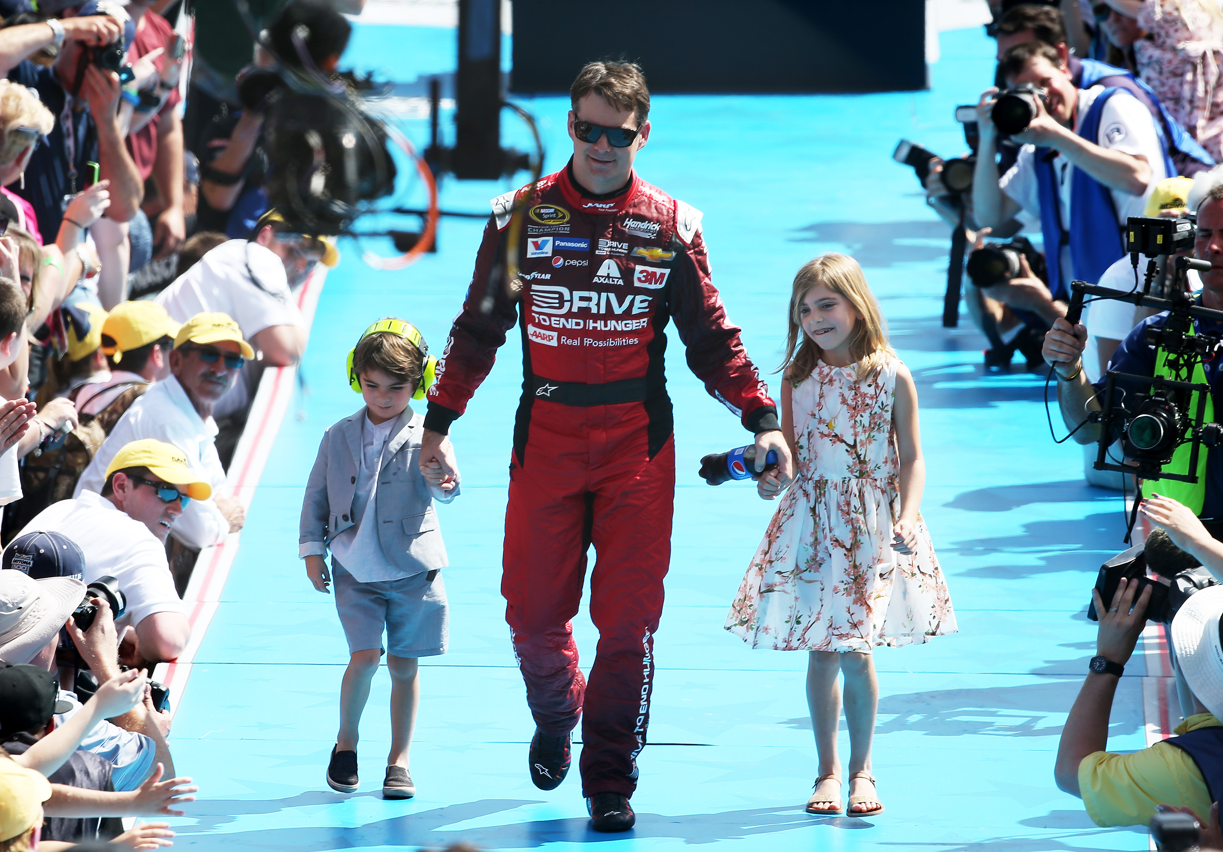 Gordon family 'rolling' to unique off-weekend event | Hendrick Motorsports