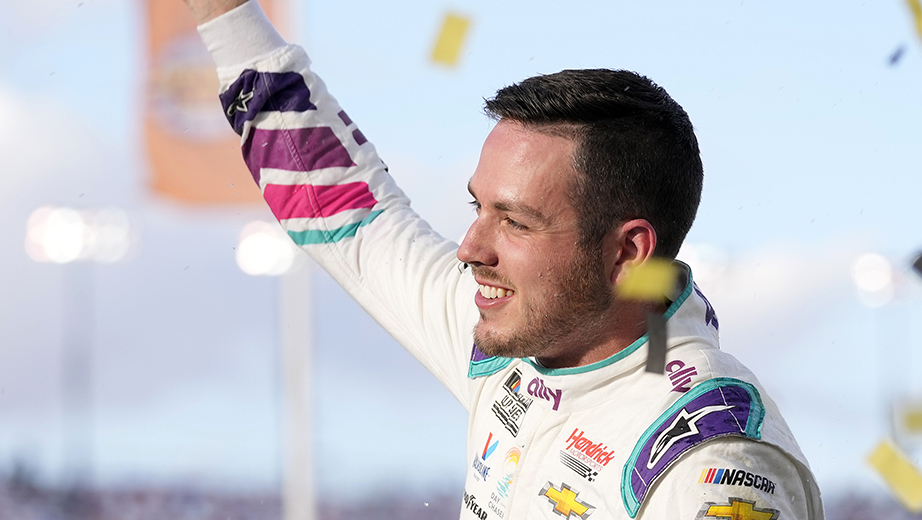 Bowman extends consecutive season win, playoff streaks in '22 ...