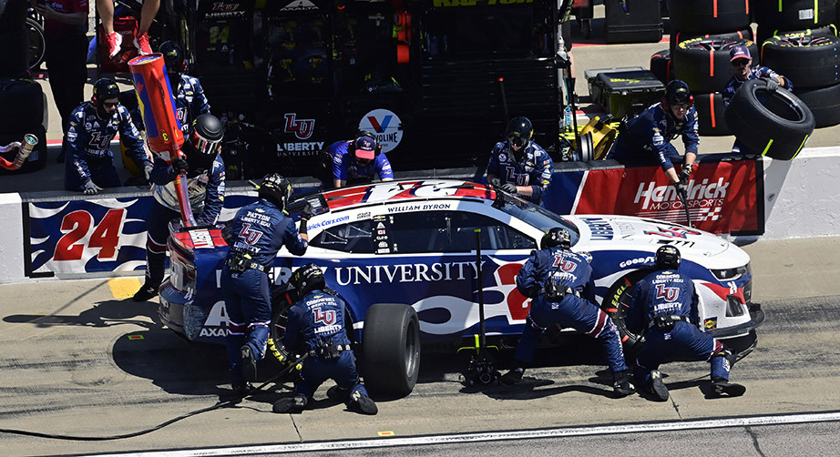 Pit crews make their mark, prepare for busy Charlotte race | Hendrick ...