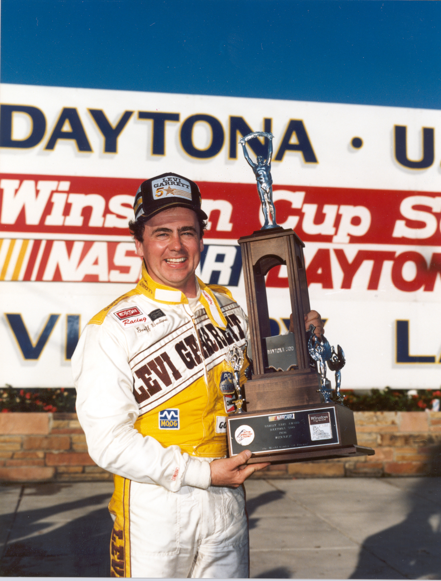 Geoff Bodine wins the 1986 Daytona 500 for Hendrick Motorsports ...
