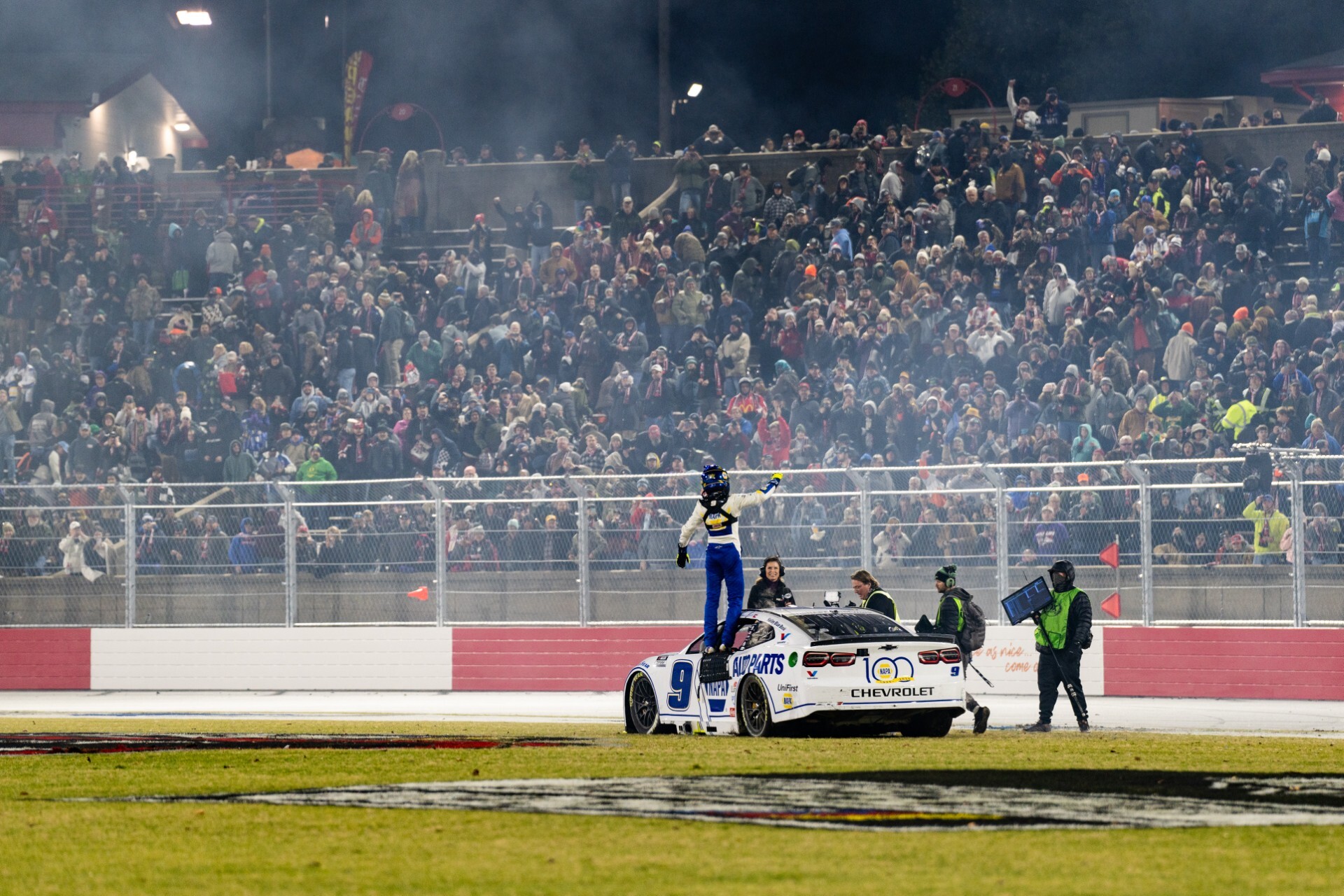 Chase Elliott leads 171 of 200 laps, cruises to win in NASCAR Clash at Bowman Gray; Full Cup ...