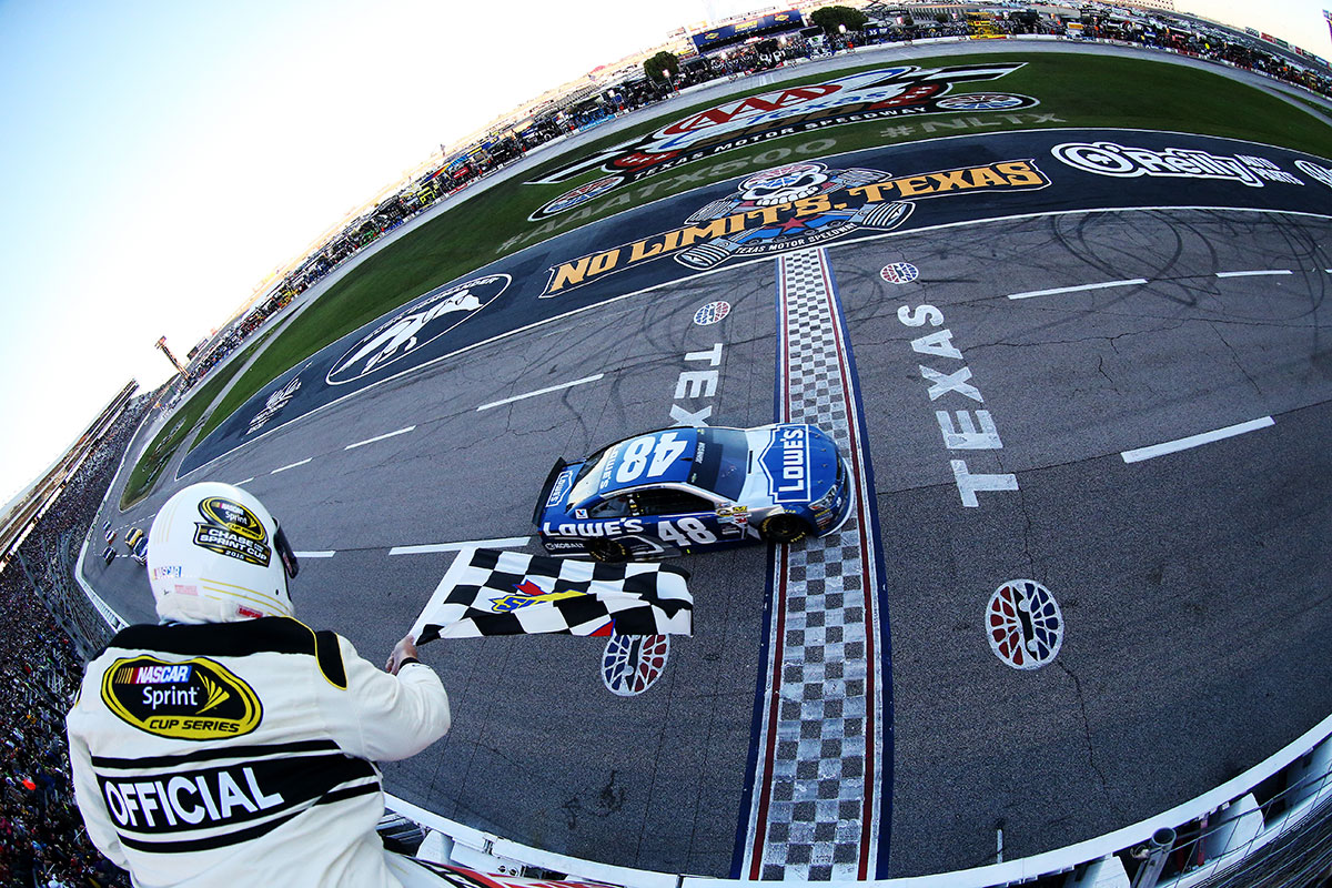 Race Recap: Johnson makes it three in a row at Texas | Hendrick Motorsports