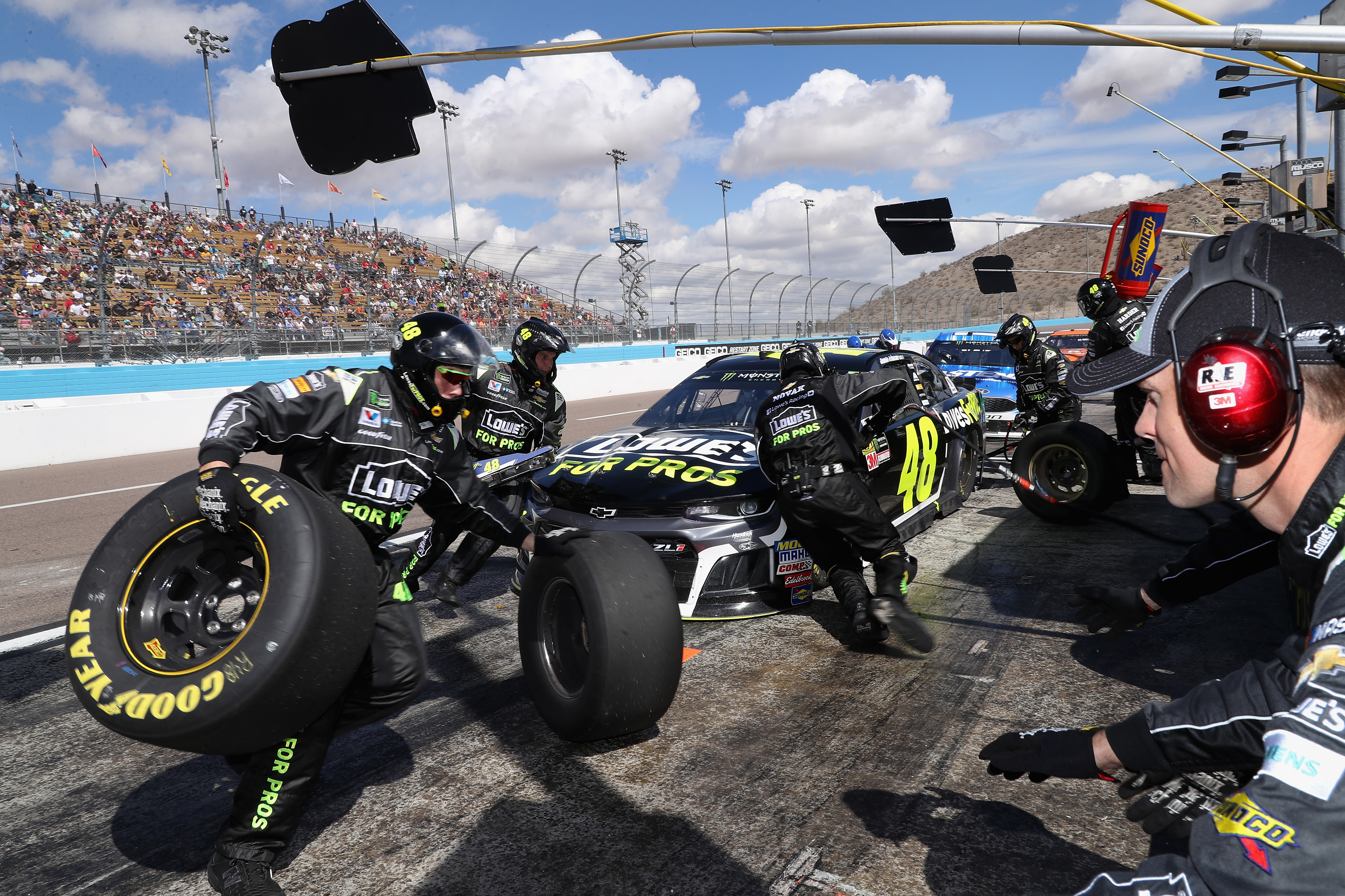 Shots of the Race: ISM Raceway | Hendrick Motorsports