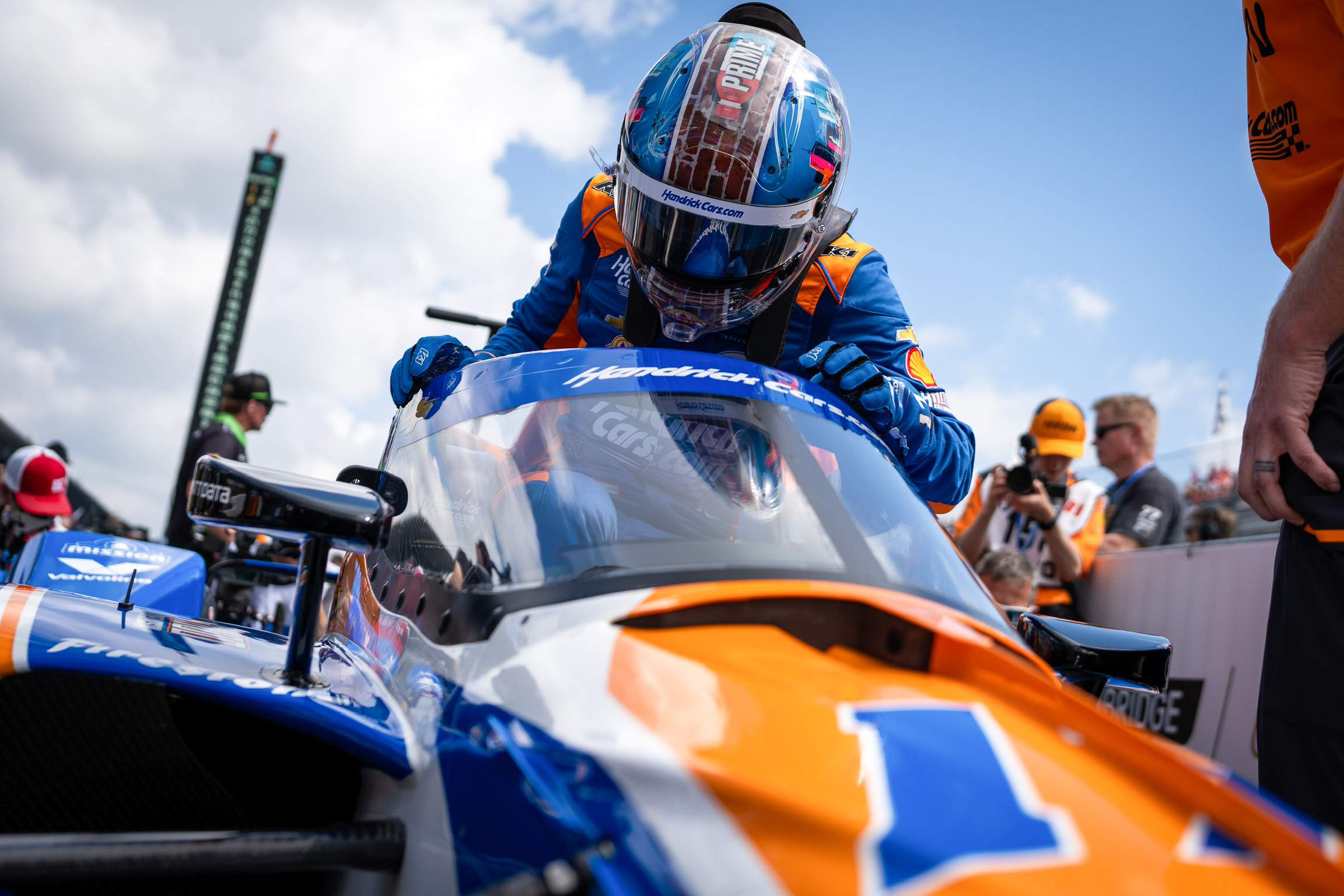 Larson earns spot in Fast 12 at Indianapolis 500 qualifying | Hendrick ...