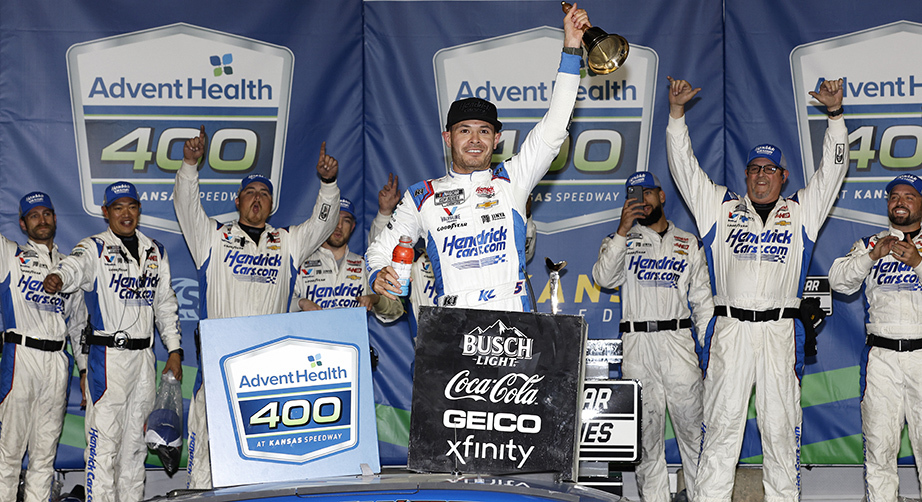 Larson scores Kansas win in closest NASCAR Cup Series finish ever ...