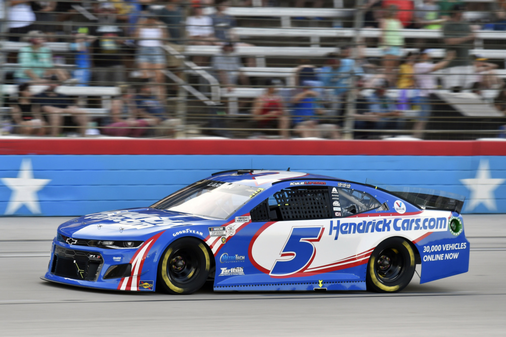 Look: Larson cashes in at All-Star Race | Hendrick Motorsports