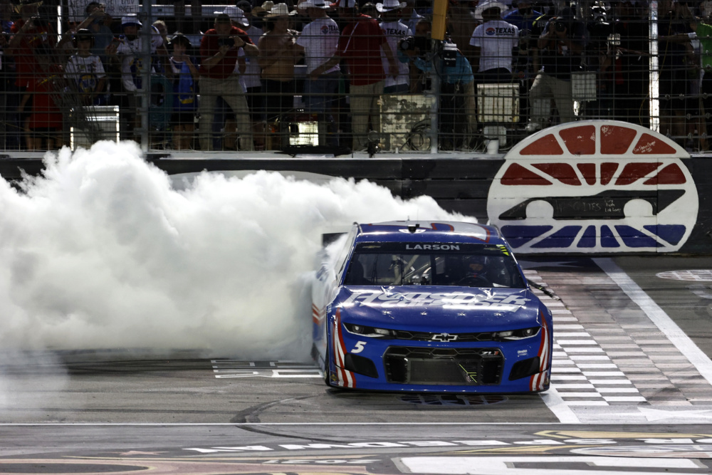 Look: Larson cashes in at All-Star Race | Hendrick Motorsports