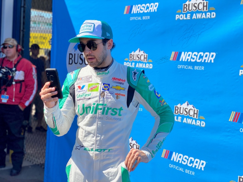 Elliott celebrates first pole of season | Hendrick Motorsports