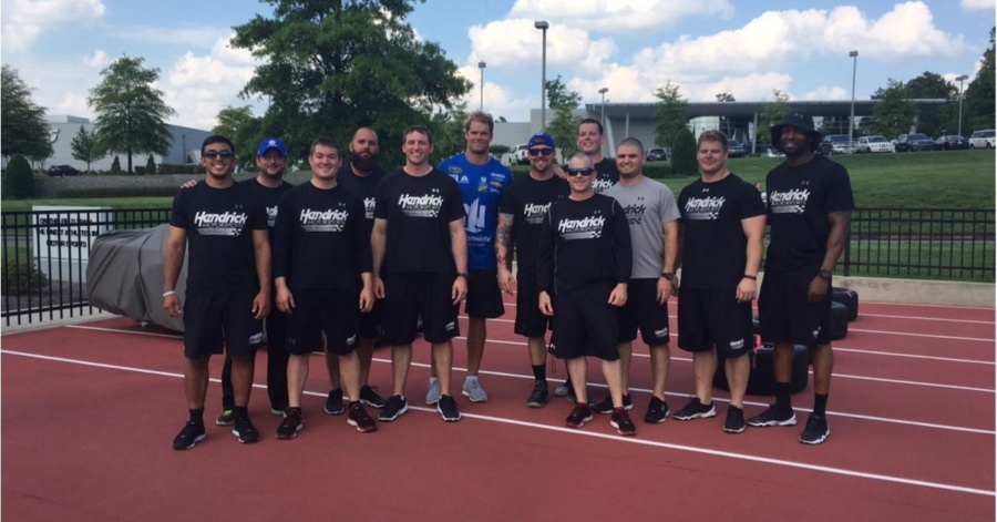 Panthers TE Greg Olsen joins No. 88 pit crew for workout | Hendrick ...